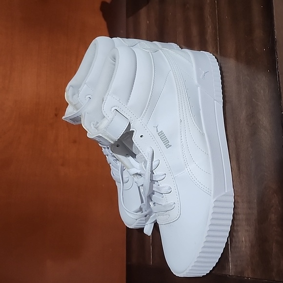 Shoes | Womens White Hightop Puma Sneakers | Poshmark